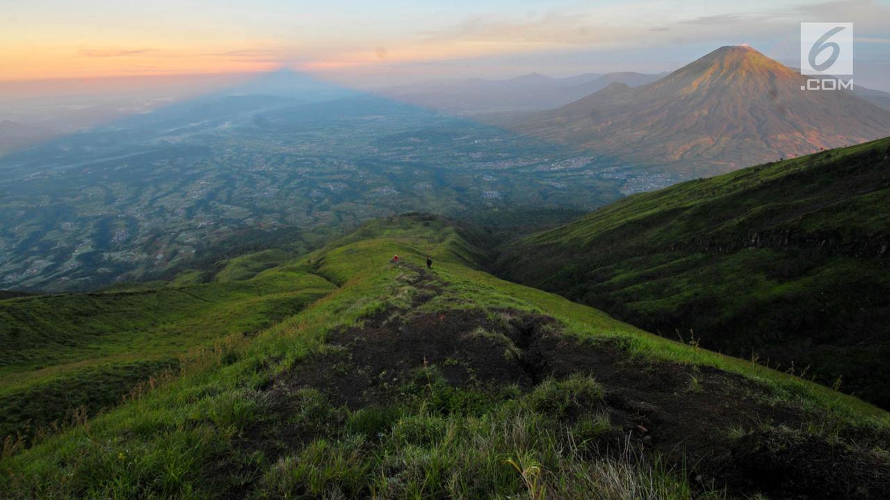 Legenda Urban: Penampakan Petapa Gaib di Lereng Gunung Sumbing