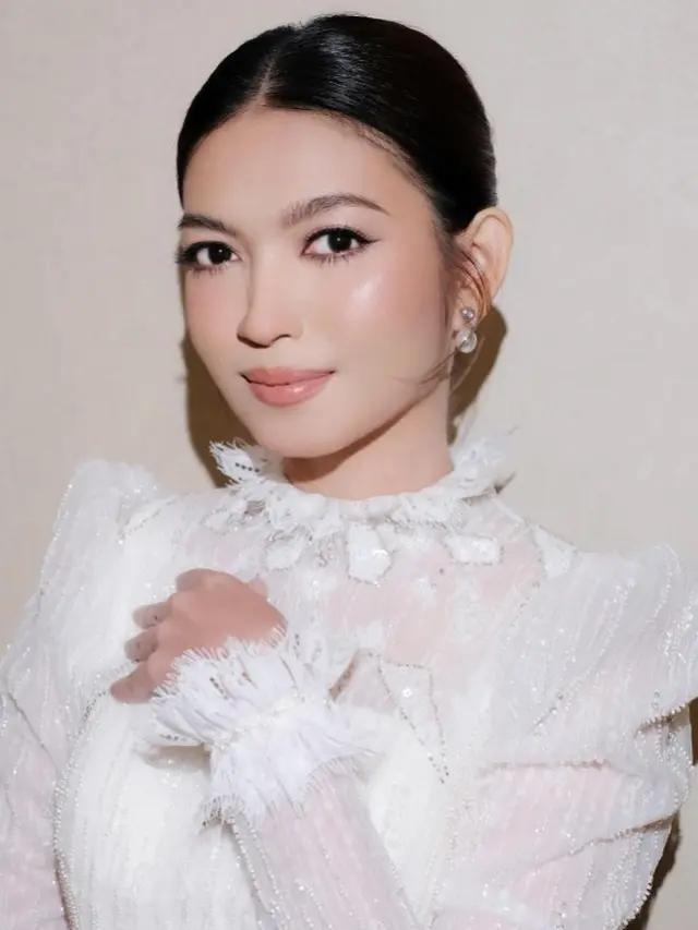 Foto-Foto Selvi Ananda Kenakan Busana Buatan Lokal - Citizen6 Liputan6.com