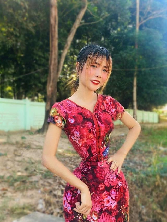 Punya Pinggang Kecil yang Tak Biasa, Ini 6 Potret Su Moh Naing - Hot Liputan6.com