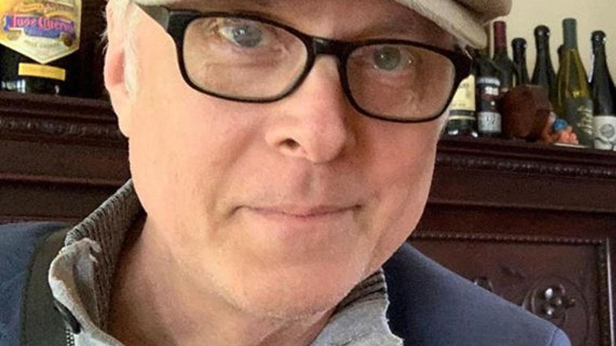 Drumer Kawakan Bill Rieflin Meninggal Dunia di Usia 59 Tahun - ShowBiz ...