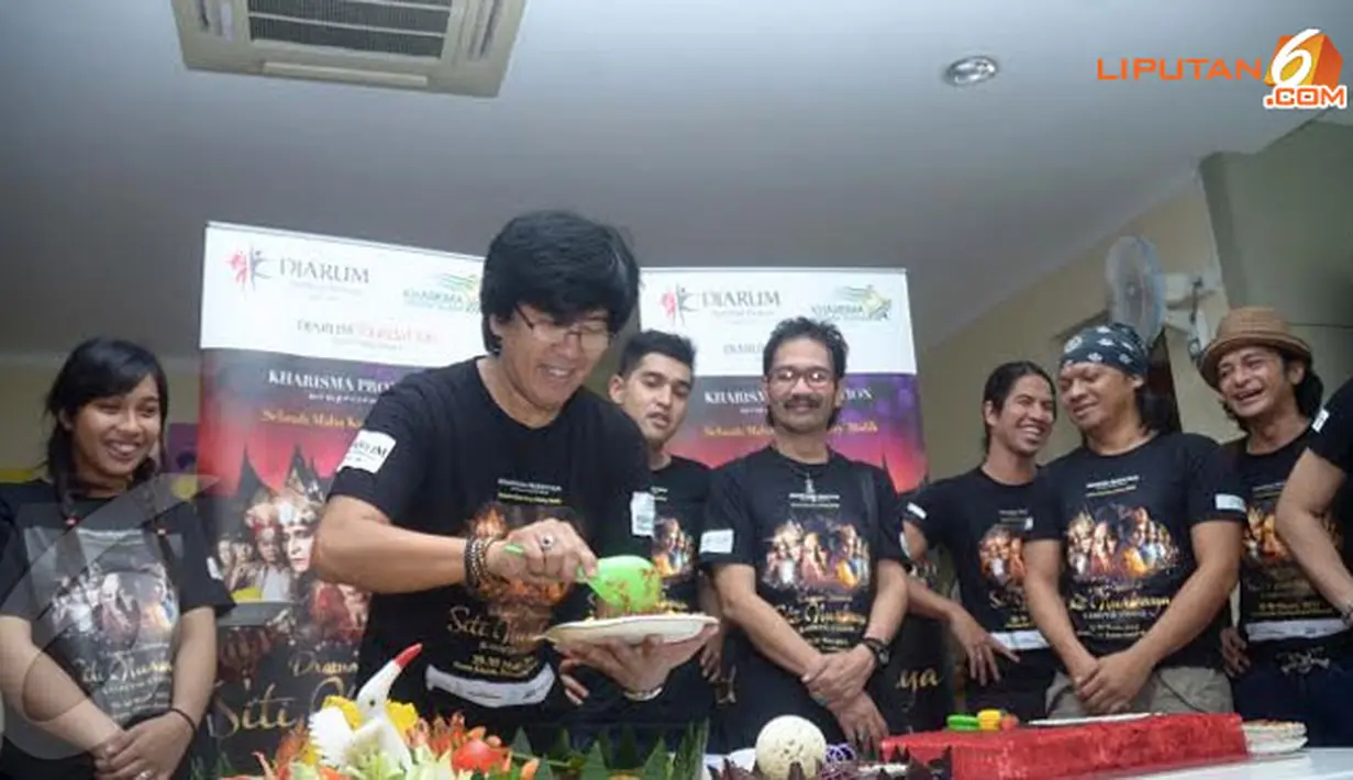 [FOTO] Aksi Suap di Ultah ke 51 Deni Malik - Foto Liputan6.com