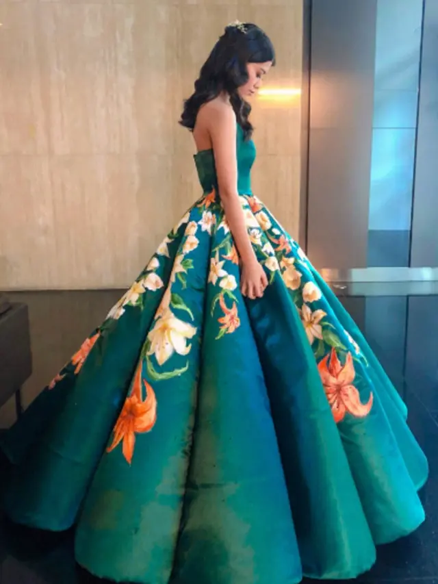 Remaja Ini Lukis Gaun Prom Night Sendiri, Hasilnya Bikin Warganet ...