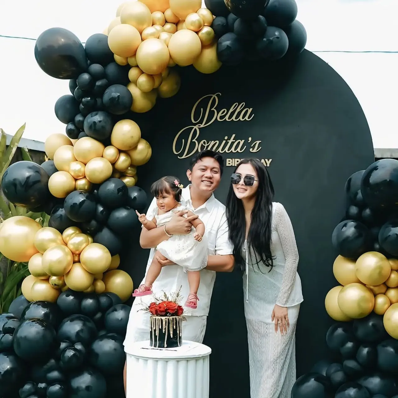 5 Potret Denny Caknan Rayakan Ulang Tahun ke-26 Bella Bonita, Meriah ...