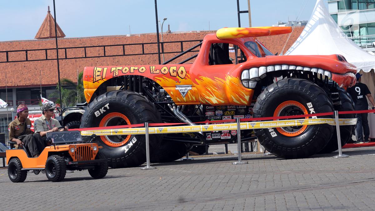 FOTO: Kekar dan Kokoh, Ini Deretan Mobil Berban Besar di IIMS 2018 ...