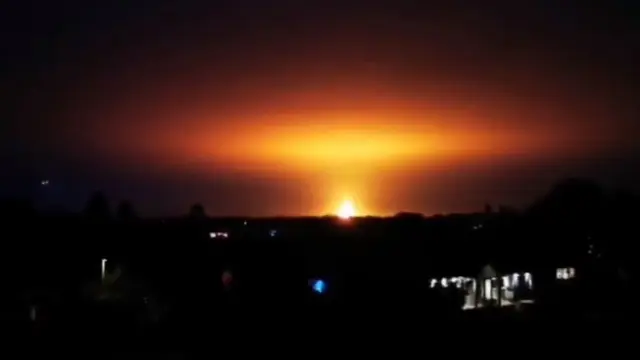 Viral, Cahaya Api Misterius Terangi Langit Malam Oxford - Global ...