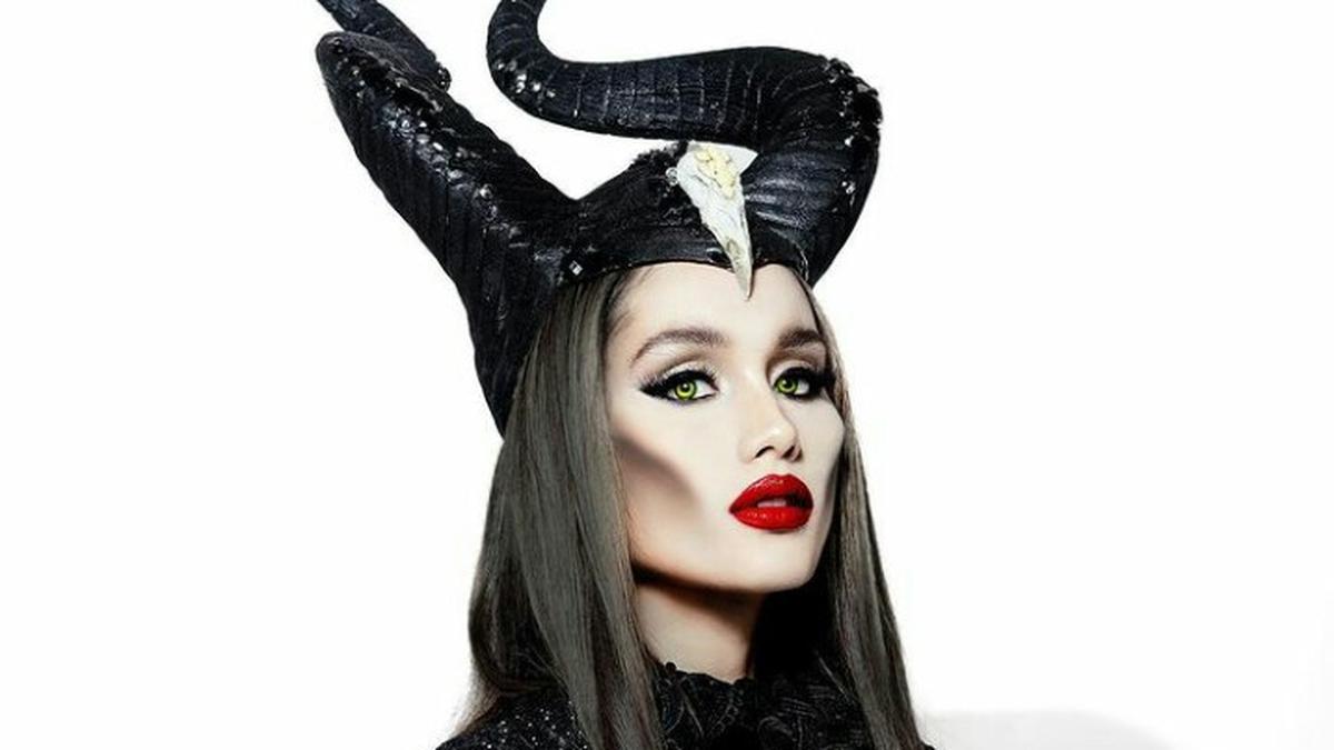 Intip 4 Gaya Cinta Laura Cosplay Karakter Fantasi, Maleficent-Loki