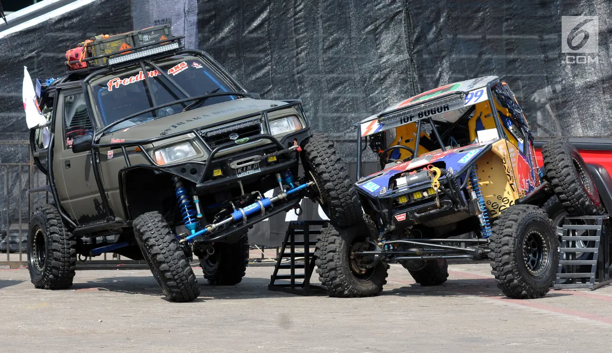 FOTO: Kekar dan Kokoh, Ini Deretan Mobil Berban Besar di IIMS 2018 ...