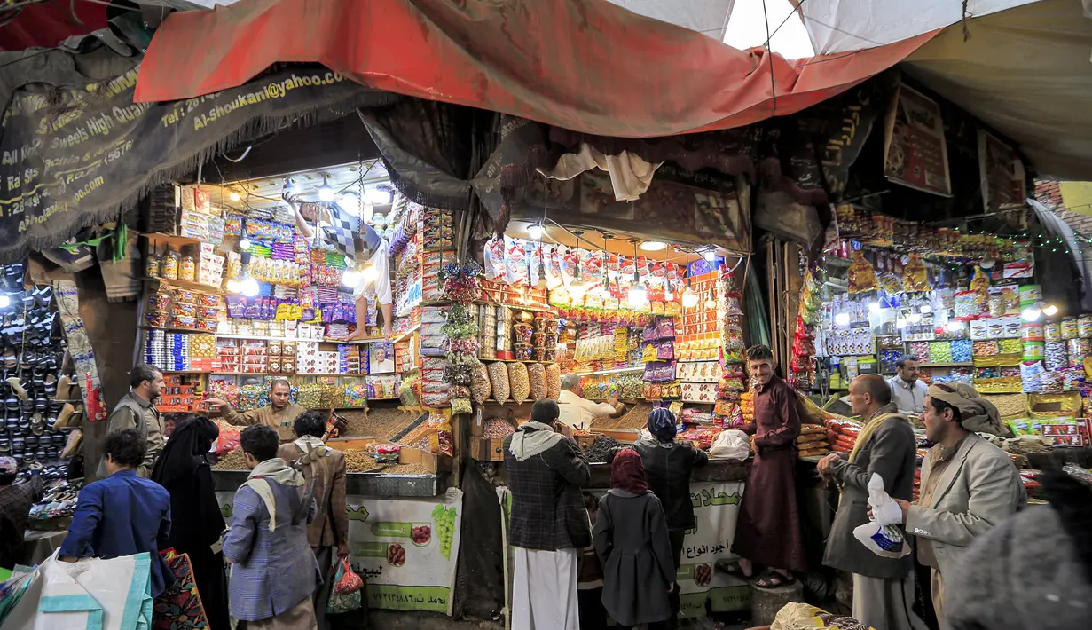 FOTO: Suasana Pasar di Kota Yaman Jelang Lebaran - Foto Liputan6.com