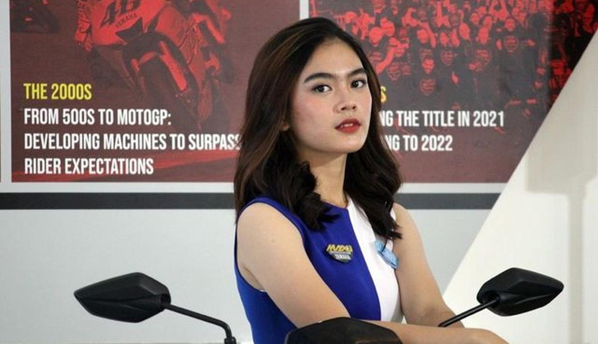 Model-model SPG Beradu Cantik di IIMS 2022 - Photo Otosia.com