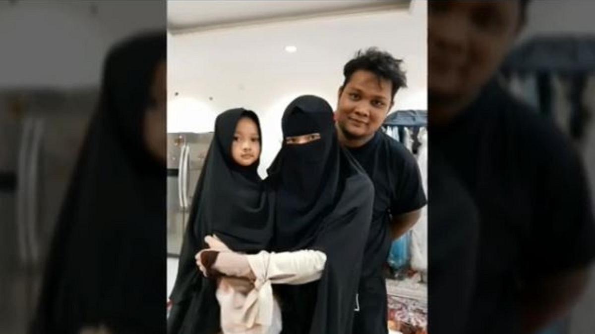 Inara, Istri Penyanyi Virgoun Resmi Bercadar