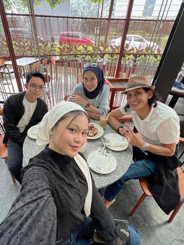 6 Potret Walid 'Bidaah' Tanpa Sorban Bareng Istri dan Anak di Dunia ...