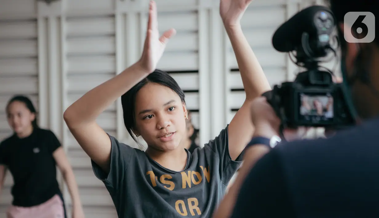 FOTO: Melihat Latihan Konser Virtual Bahasa Cinta Neona - Foto Liputan6.com