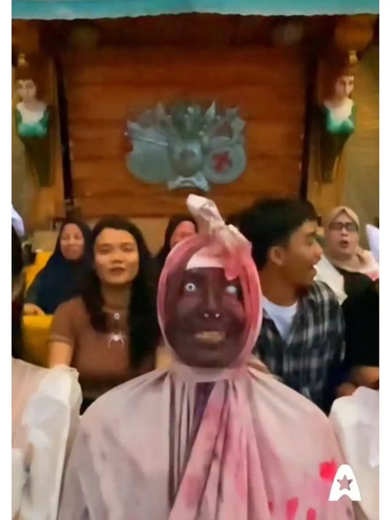 Meriahkan Halloween, Ekspresi Pocong Naik Kora-Kora di Dufan Ini Bikin ...