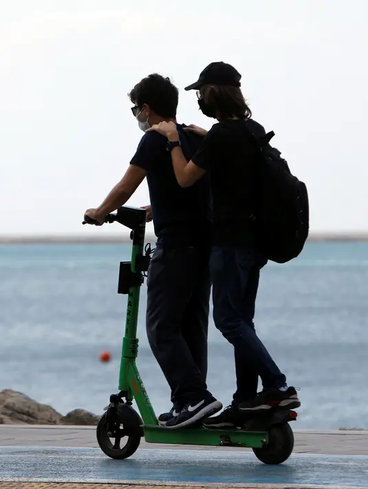 FOTO: Tren Skuter Listrik di Turki saat Pandemi COVID-19 - Foto ...