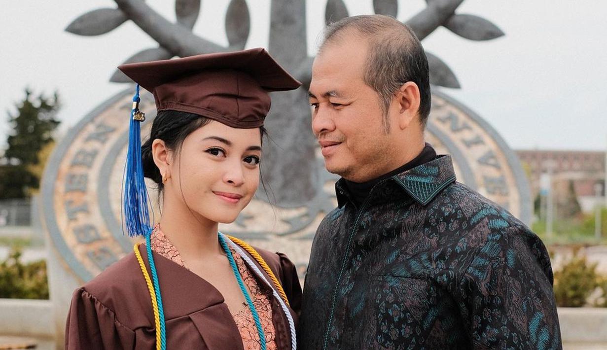 Hanya Didampingi Ayah saat Wisuda, Ini Potret Kedekatan Yoriko Angeline dan Ayahnya - Foto ...