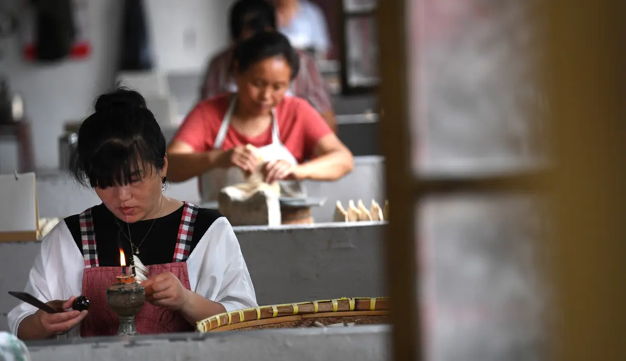 FOTO: Melihat Pembuatan Kuas Tinta di China - Foto Liputan6.com