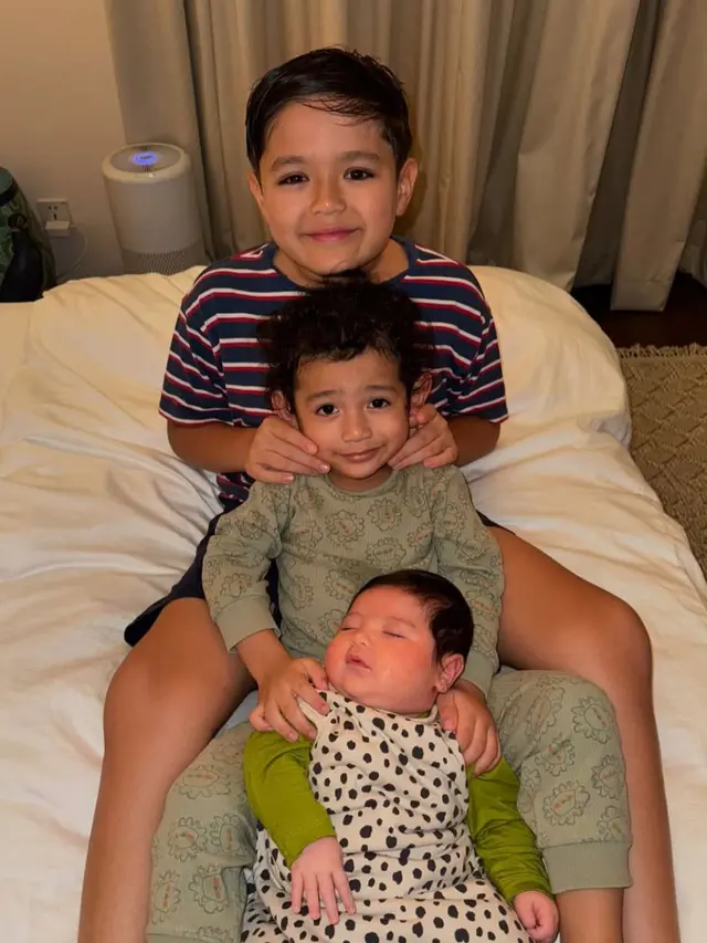 5 Potret El, Don, dan Hagia Anak Jessica Iskandar yang Banjir Visual ...