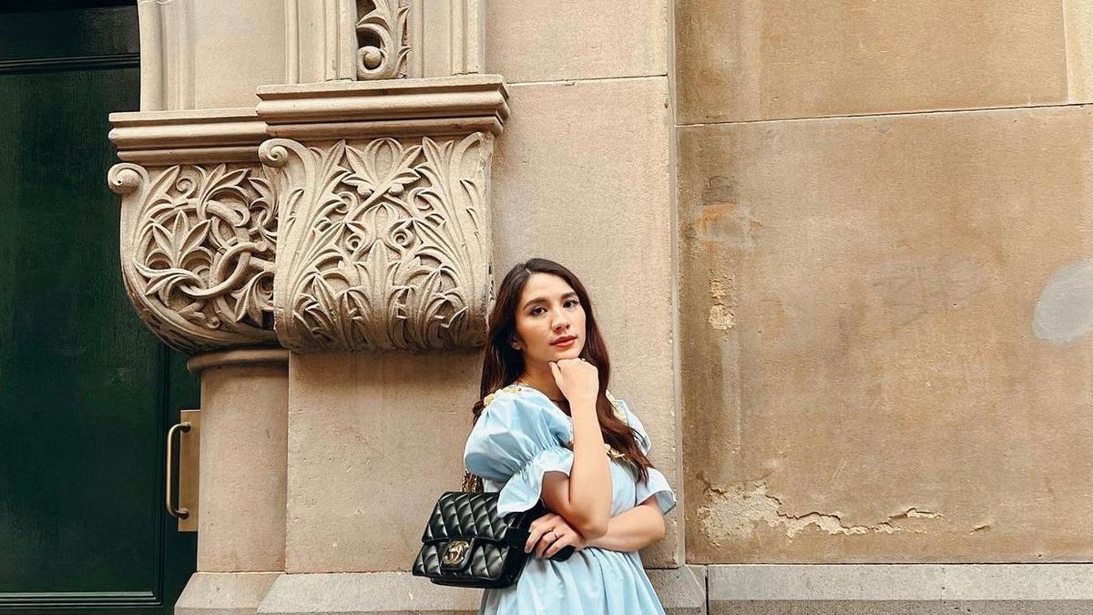 5 Potret Inspirasi Outfit ala Acha Sinaga - Photo Fimela.com