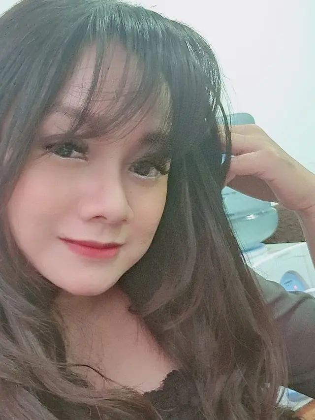 7 Potret Wenty Eri, Tunangan Baru Komedian Adul dengan Gaya Kasual ...