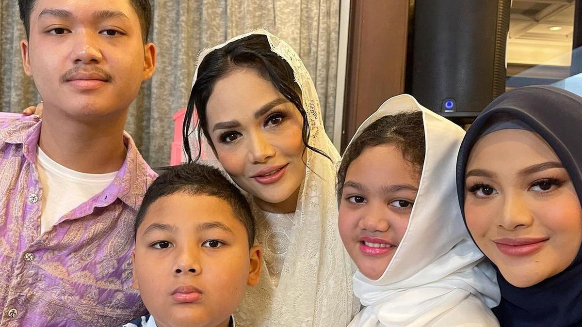 Krisdayanti Pamer Foto dengan 4 Anaknya, Raul Lemos: Akhirnya Komplet ...