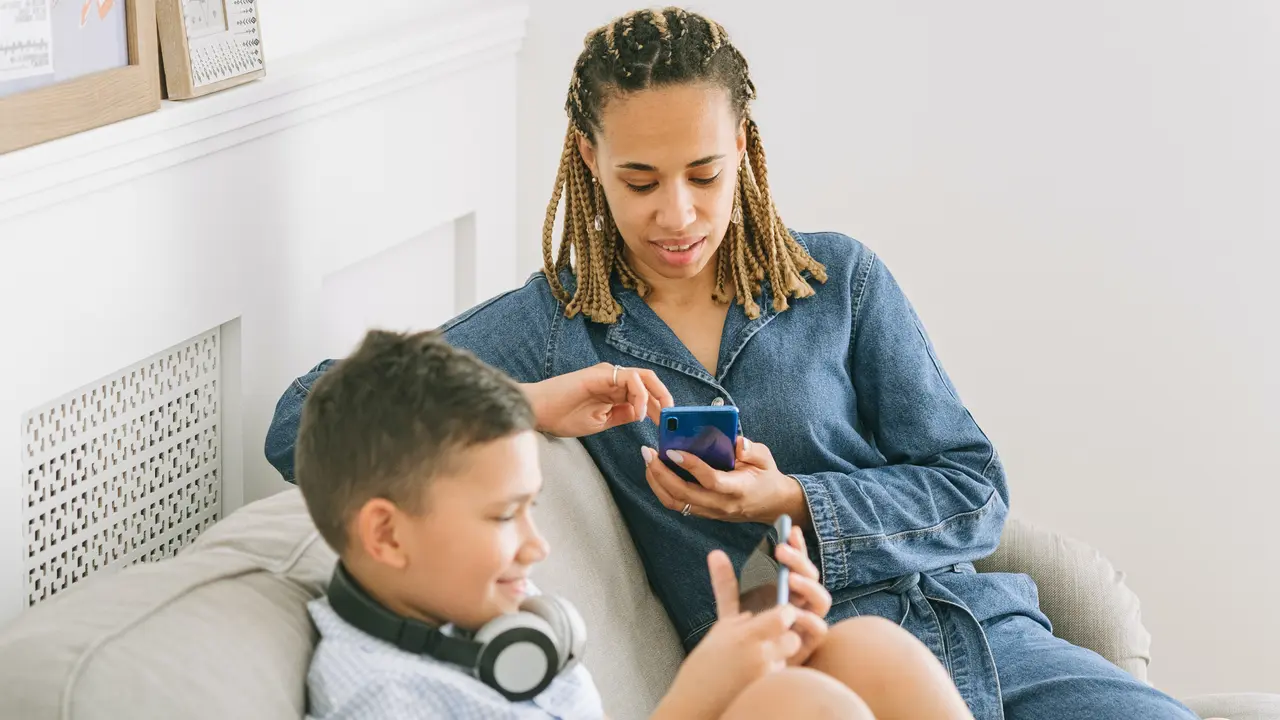 Apa Itu Sharenting? Ketahui Pengertian dan Bahayanya - Ragam Bola.com