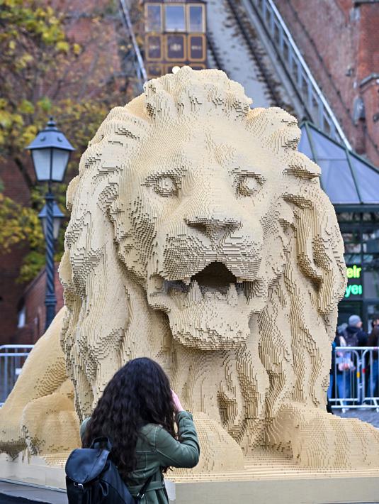 Penampakan Patung Singa dari 850 Ribu Keping LEGO