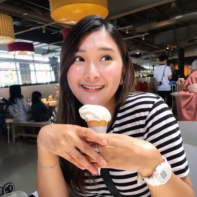 6 Potret Terbaru Mantan Penyanyi Cilik Christi Colondam, Sempat 9 Tahun ...