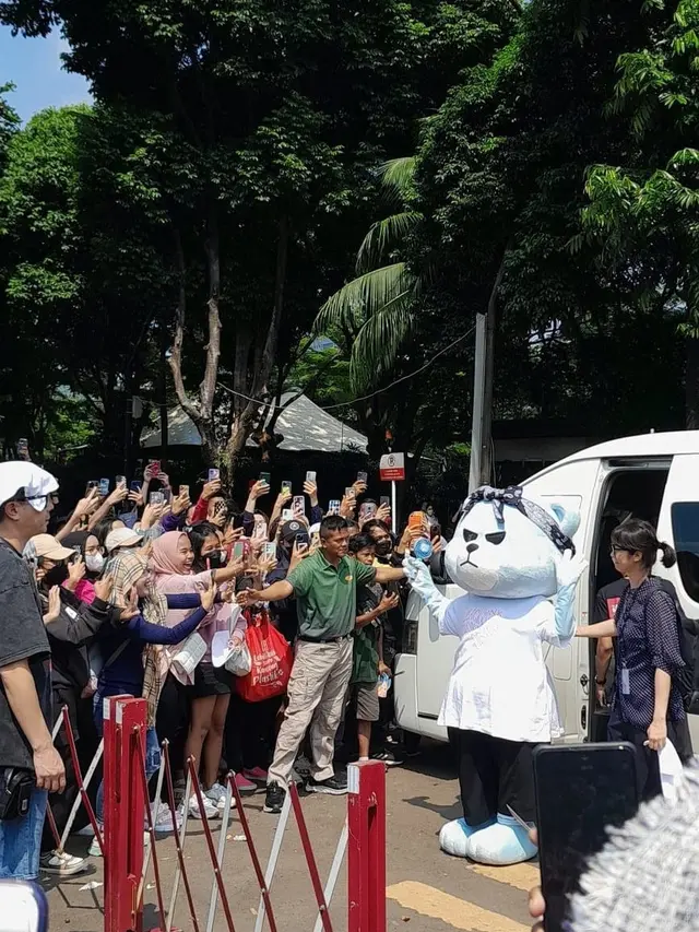 Jelang Konser Blackpink, Penampakan Krunk si Maskot YG Entertainment di ...