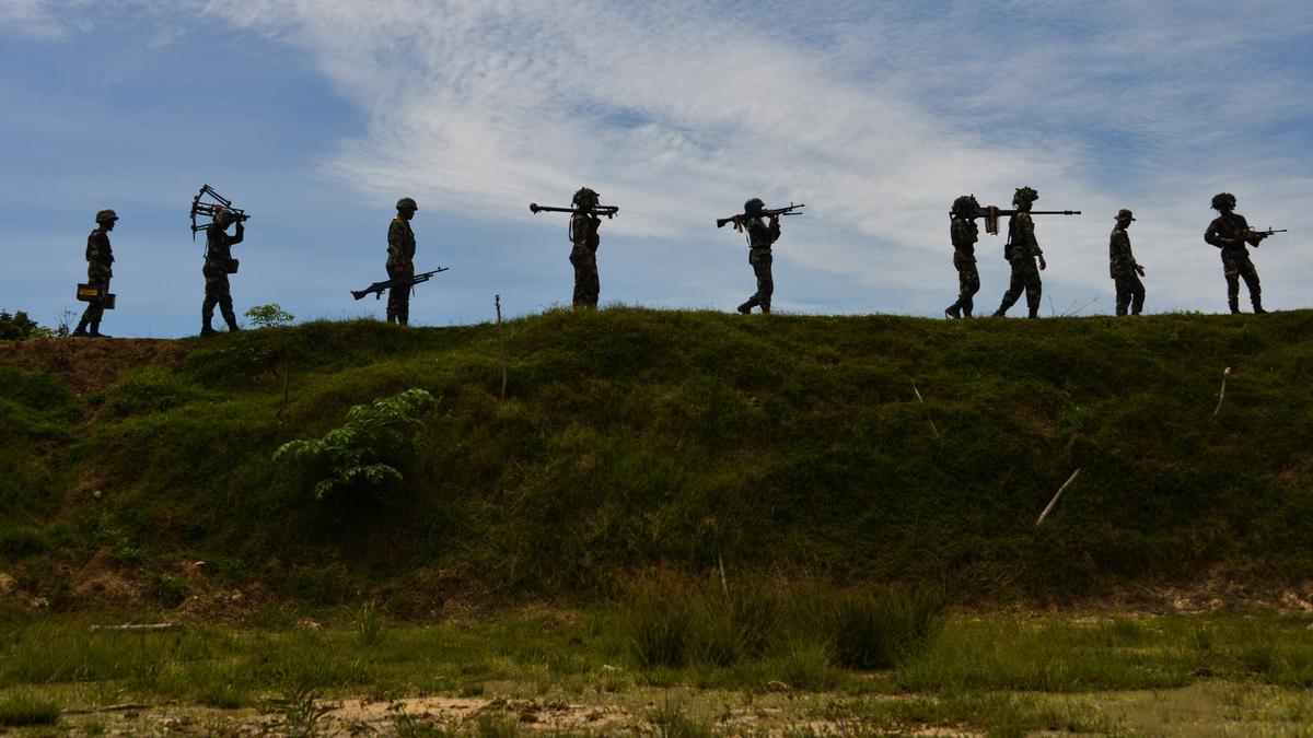 FOTO: Melihat Latihan Menembak Prajurit TNI di Aceh
