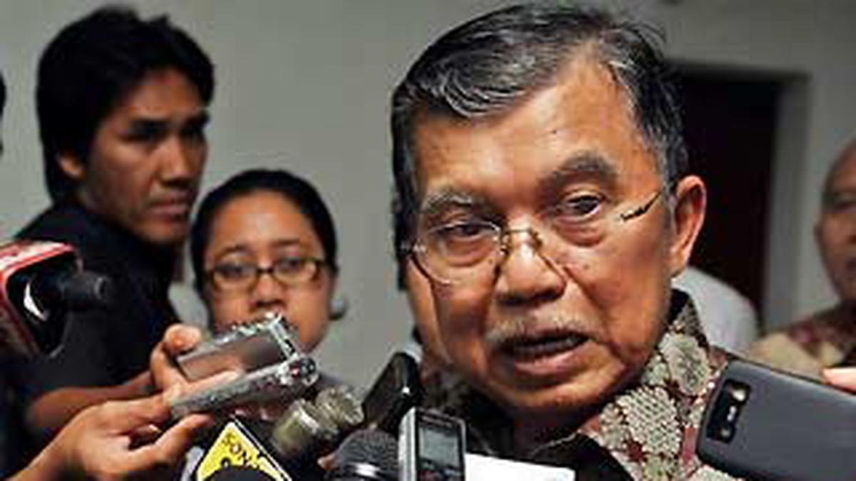 JK Kunjungi Korban Mbah Priok - News Liputan6.com