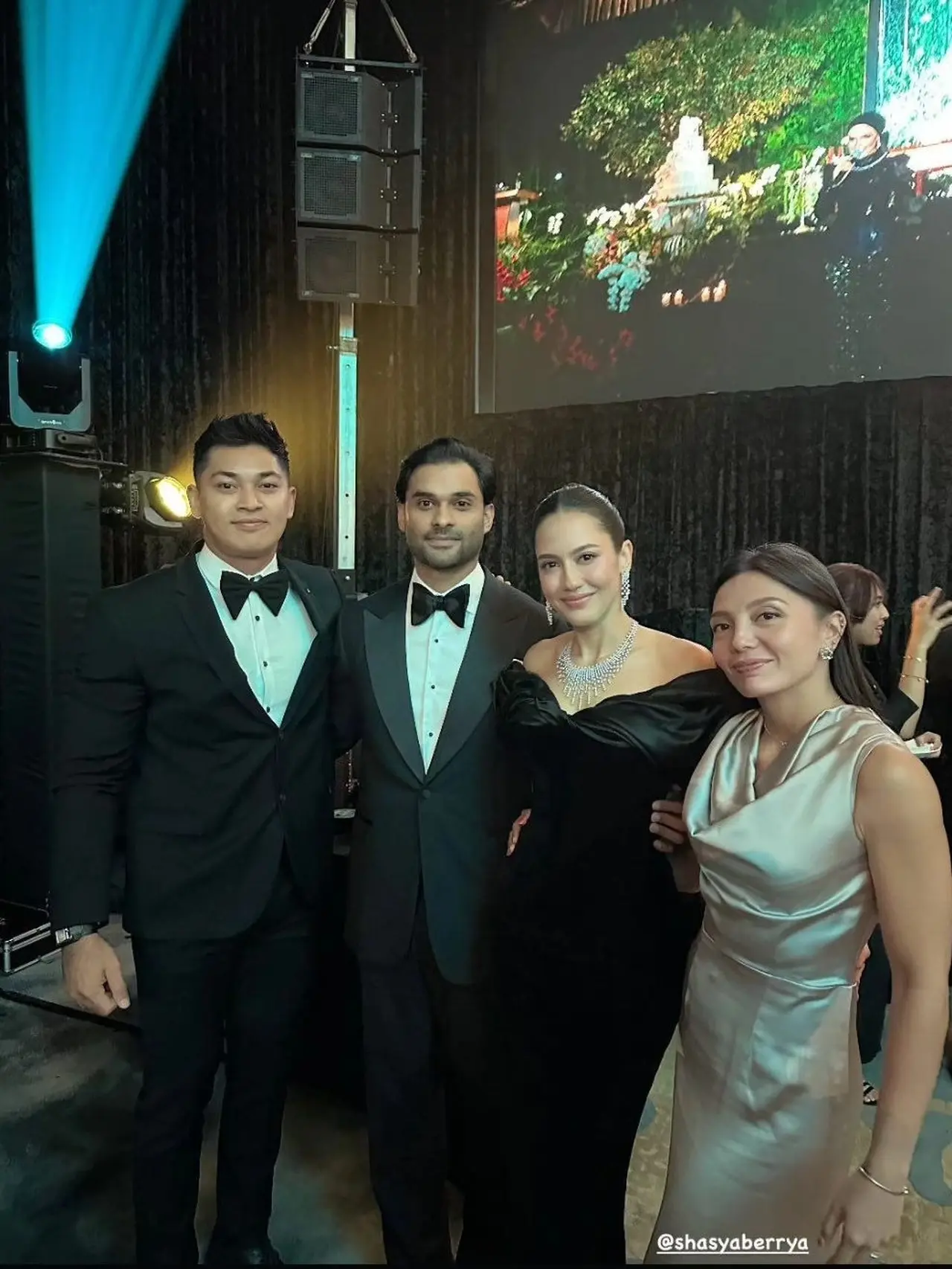 7 Potret Resepsi Pernikahan Pevita Pearce dan Mirzan di Malaysia, Mewah ...
