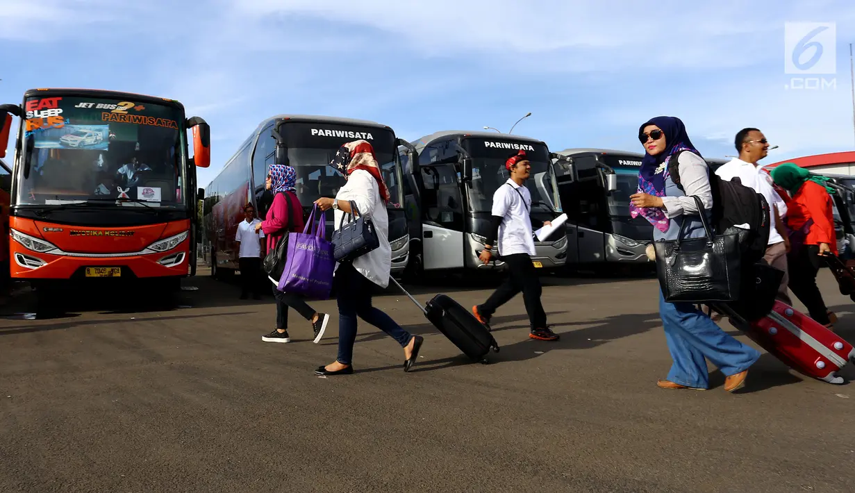 PHOTO: Ribuan Relawan Projo Hadiri Pernikahan Kahiyang-Bobby - Foto ...