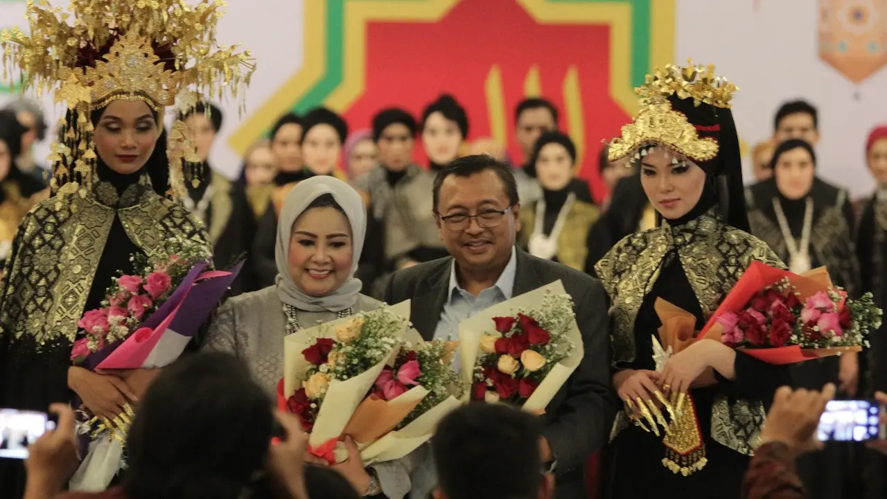 Anna Mariana dan Ustaz Yusuf Mansur Buka Indonesia Internasional ...