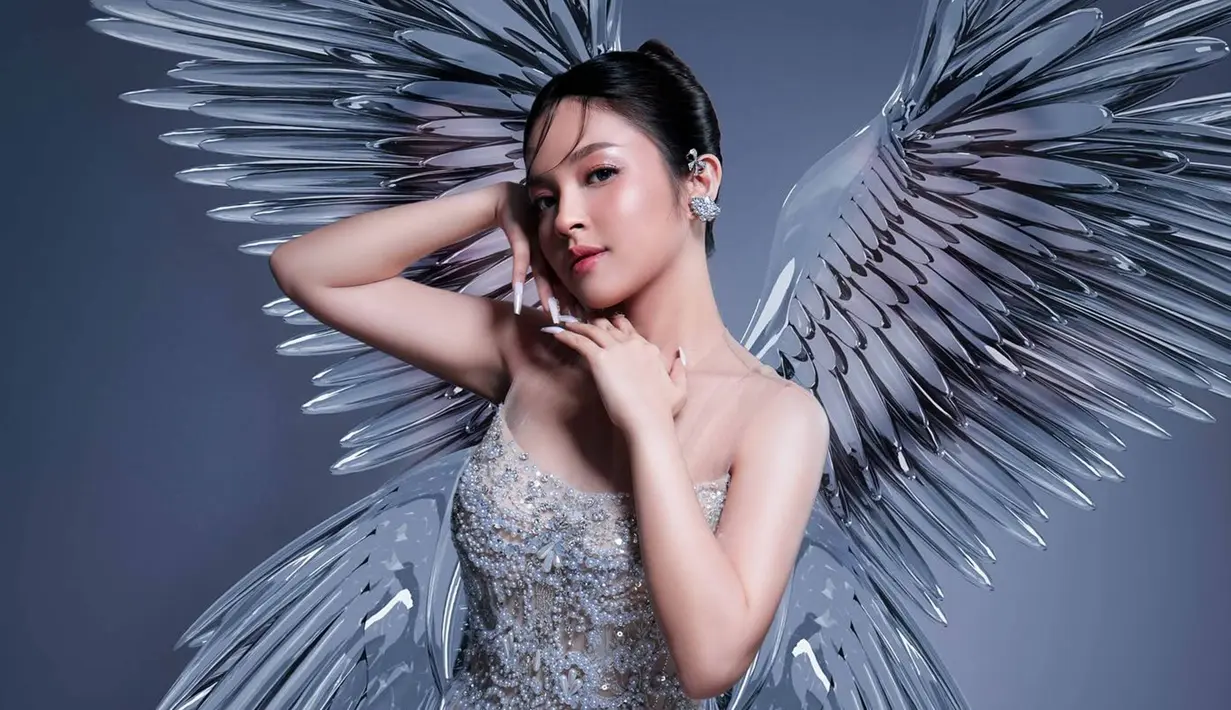 Tampil Bak Bidadari, Pemotretan Terbaru Eca Aura Ini Curi Perhatian ...