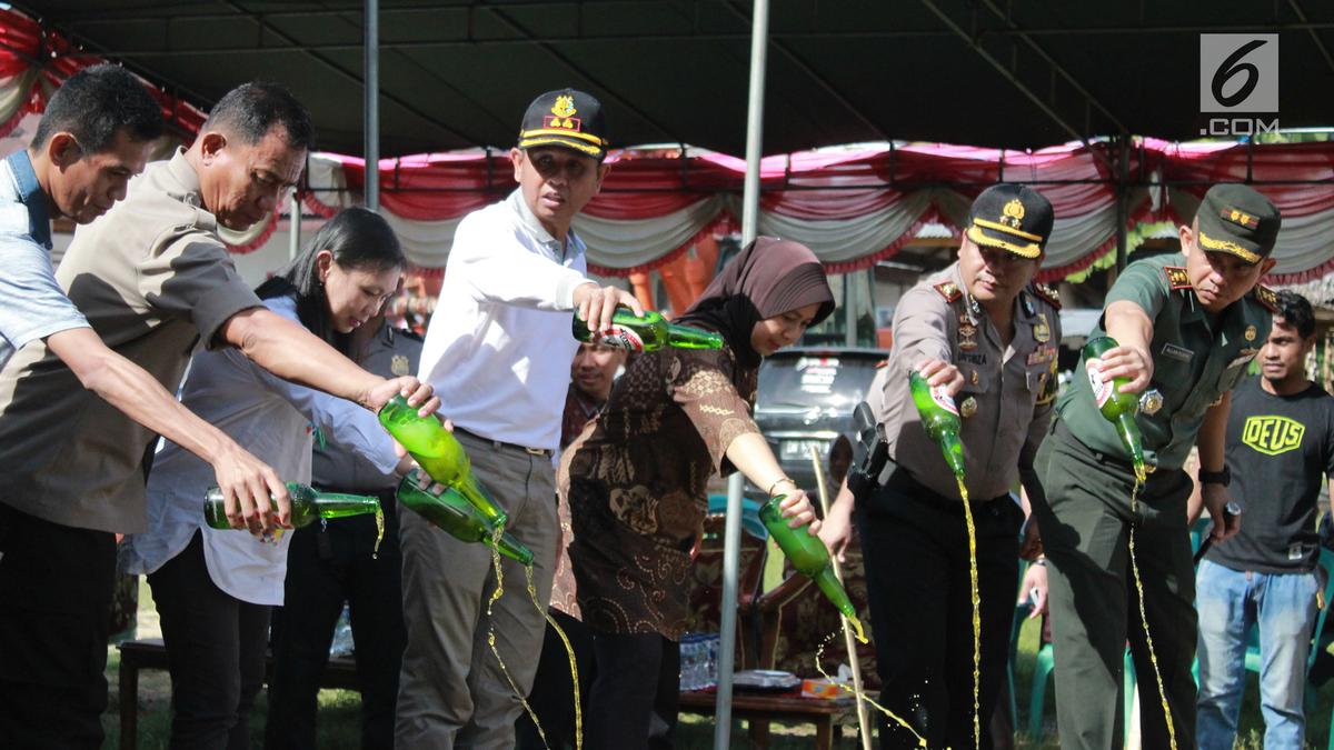 FOTO: Polres Gorontalo Musnahkan Puluhan Ribu Liter Miras - Foto ...