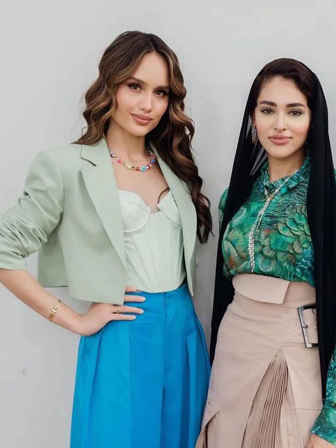 Adu Gaya Smart Casual Cinta Laura vs Putri Bahrain, Sama-Sama Perempuan ...