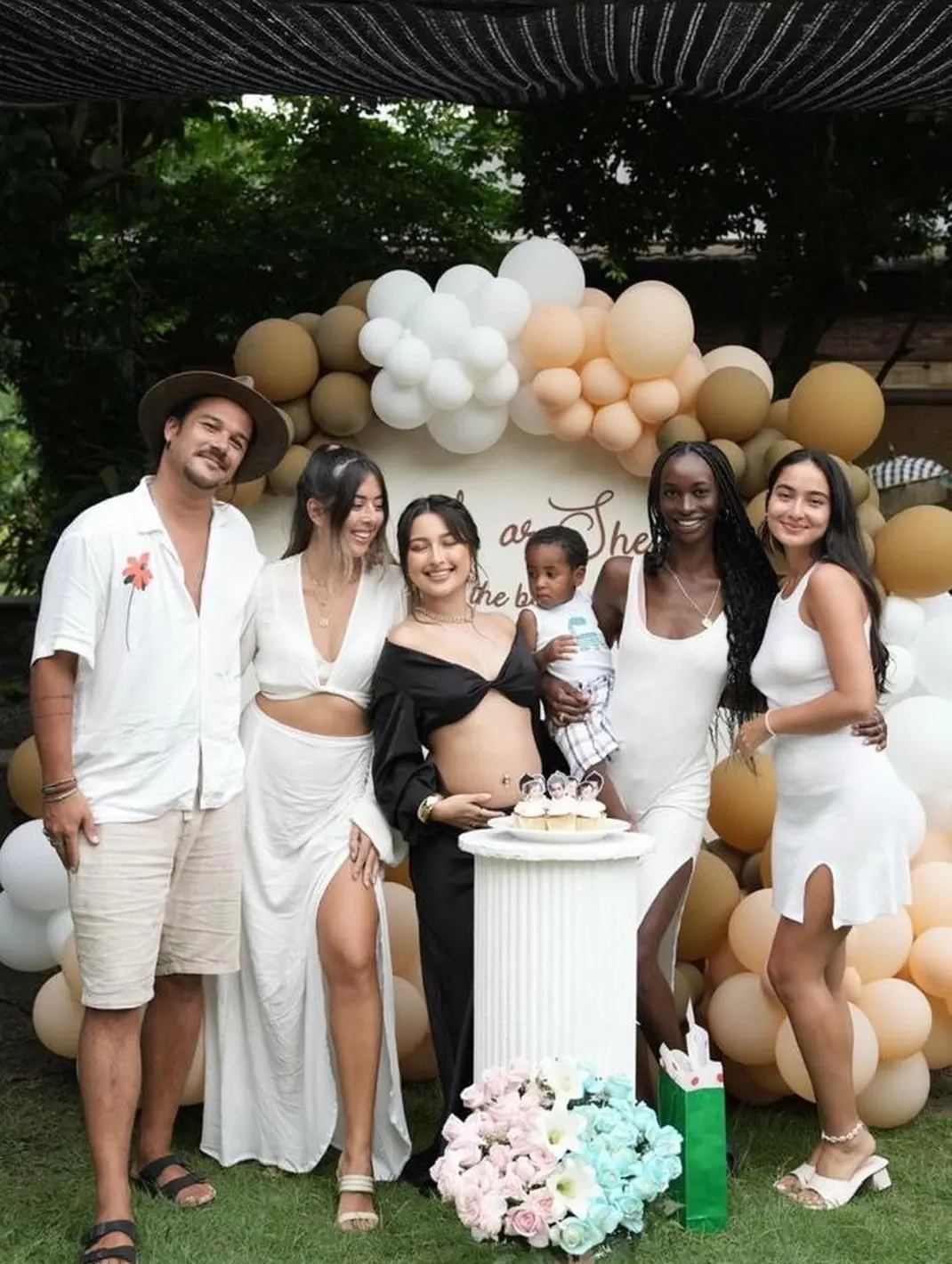 6 Potret Gaya Jennifer Coppen Umumkan Kehamilan, Pamer Baby Bump di ...