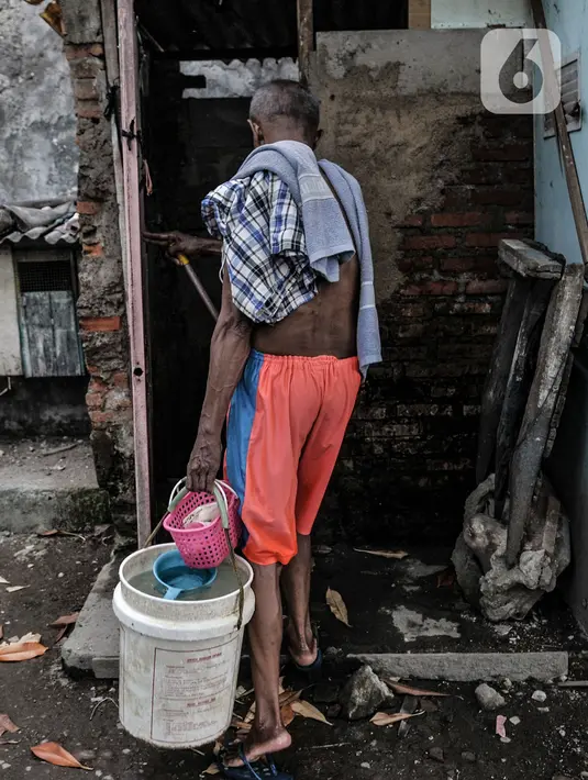 FOTO: Sumur Timba Masih Jadi Primadona Warga Pinggiran Ibu Kota - Foto ...