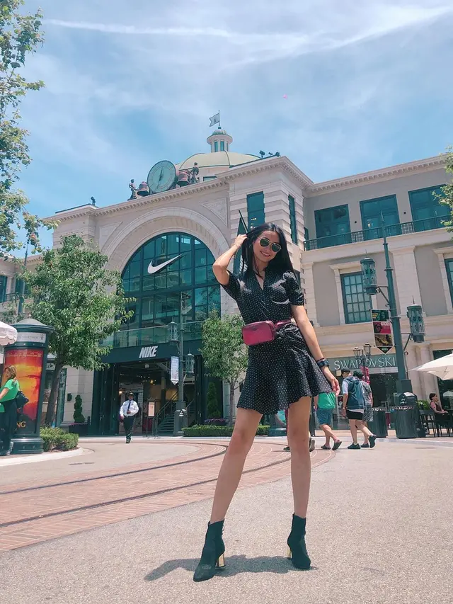 6 Pesona Presenter Jesslyn Lim dengan Gaya Kasual, Cantik dan Memukau ...