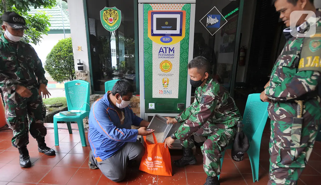 FOTO: ATM Beras Buat Warga Terdampak Covid-19 - Foto Liputan6.com