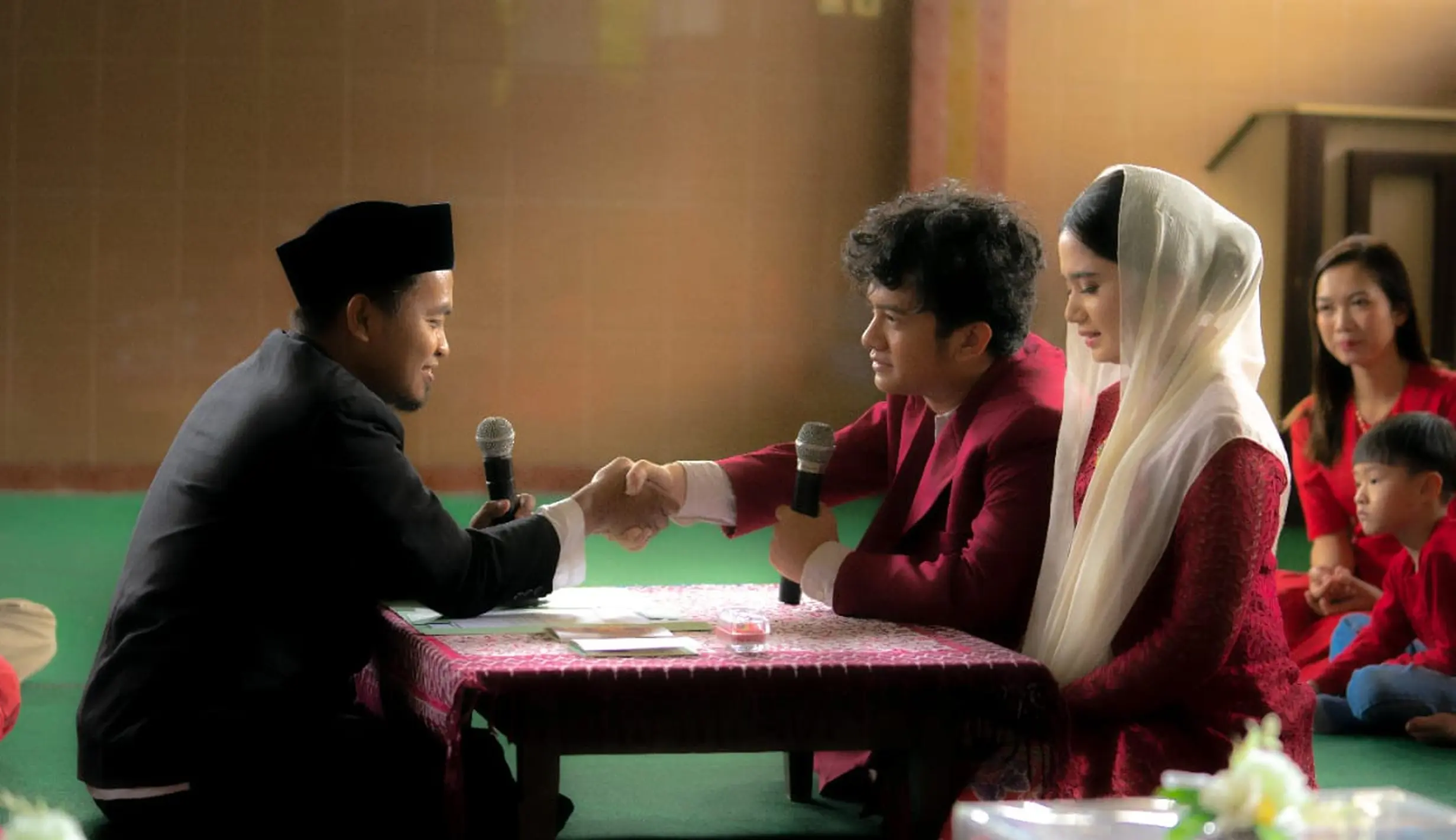 Ekspresi Kevin Ardilova dalam Serial Doa Mengancam di Vidio, Versi ...