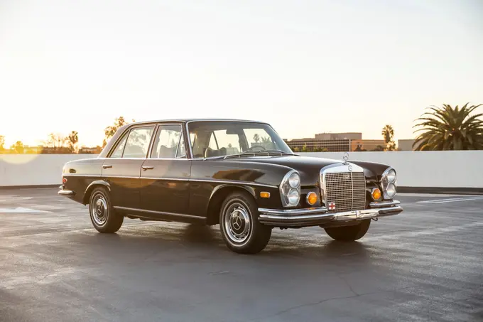 Potensi Jadi Bacawapres Prabowo, Ini 4 Kendaraan yang Dimiliki Erick Thohir - Berita Otosia.com