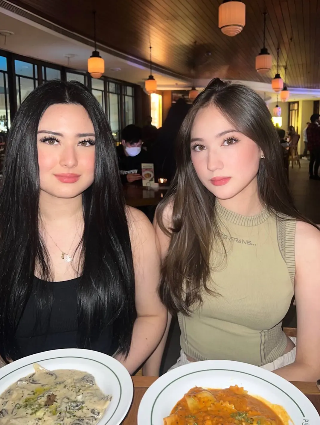 Potret Kompak Laura Moane Bersama Kakak yang Kerap Tuai Sorotan - Foto ...