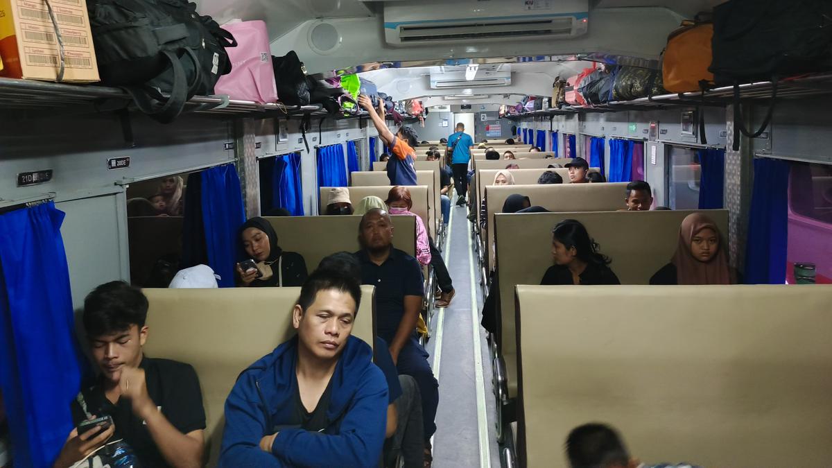 KAI Divre I Sumut Prediksi Puncak Arus Balik Lebaran Hari Ini Minggu 14 April 2024 - Regional ...