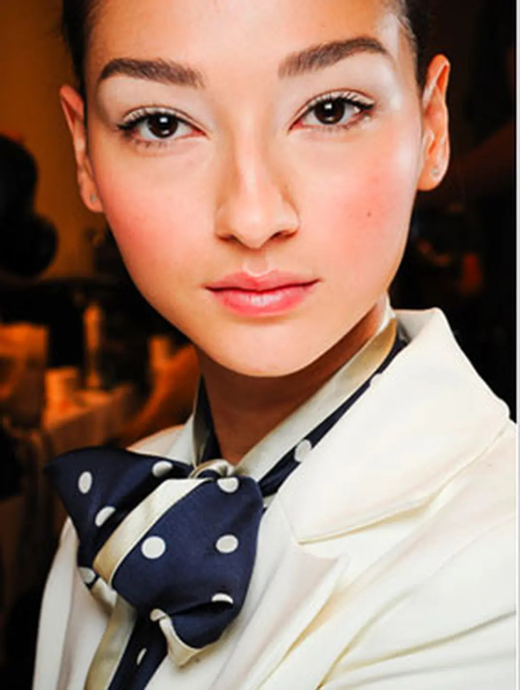 Alis Mata Tebal, Yes or No?