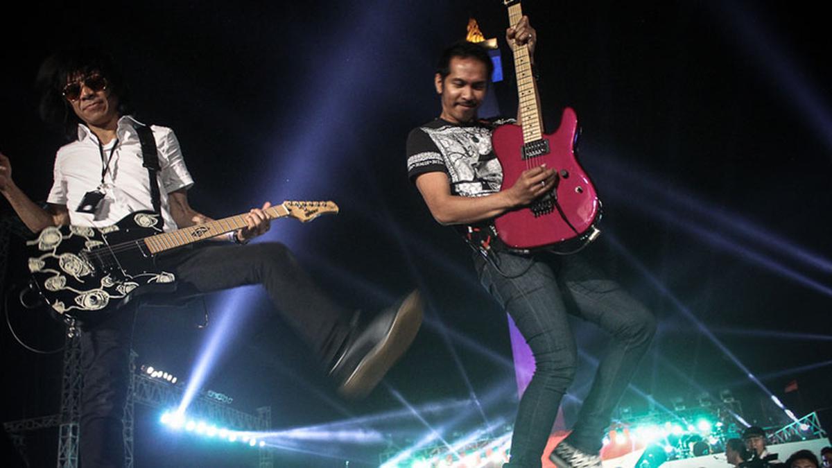 6 Tandem Gitaris Band Indonesia, Siapa Paling Keren?