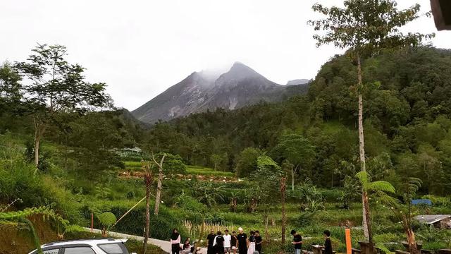 15 Rekomendasi Tempat Makan Enak dengan Pemandangan Gunung Merapi, Syahdu