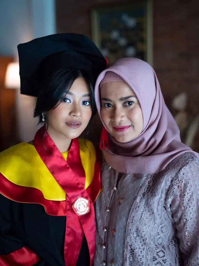 9 Potret Kebersamaan Ikke Nurjanah dan Adira Kania Putri Semata ...