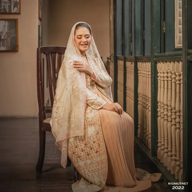 Pesona Elegan Kebaya Cream, Inspirasi Penampilan Memukau dari Nikita Willy hingga Anya Geraldine ...