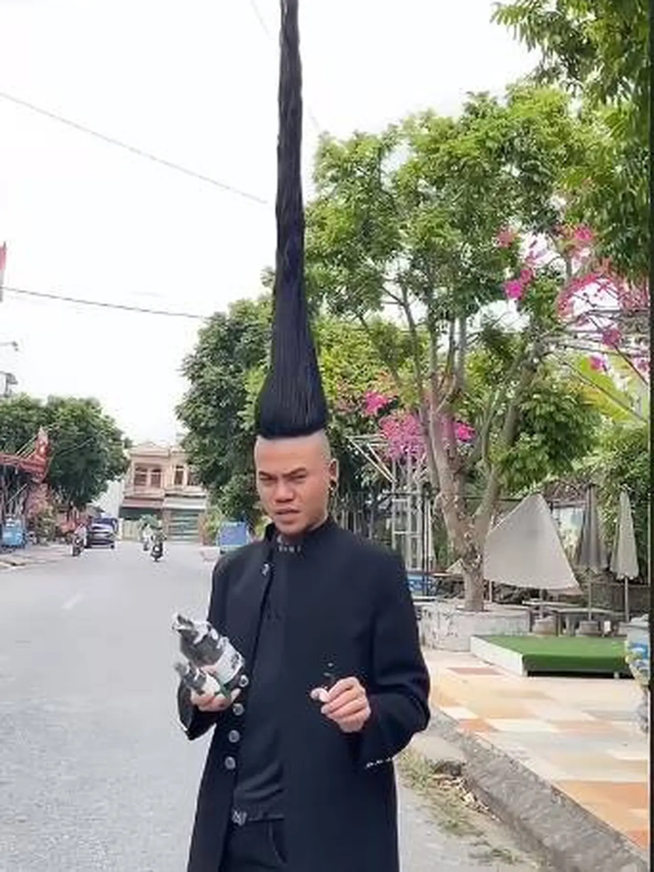 Viral Gaya Rambut Nyeleneh Menjulang ke Atas, Mirip Gon di Anime Hunter ...